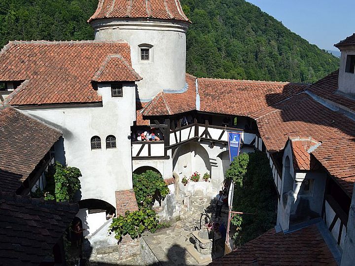 Zamek w Branie - Wirtualny przewodnik turystyczny - navtur.pl